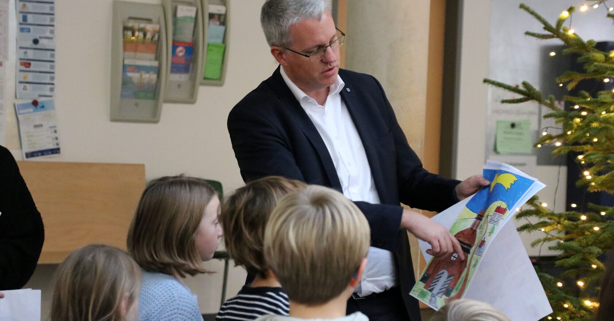 Rathaus-Adventskalender startet am 1. Dezember | Stadt Rüsselsheim